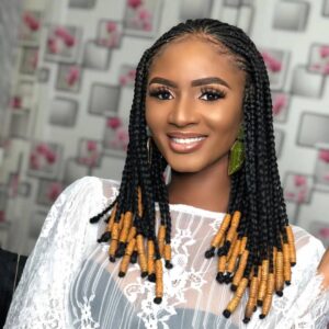 40+ Short Knotless Braids To Revamp Your Look [2023]